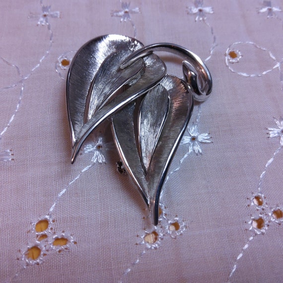 Kramer Vintage Silvertone Double Cutout Leaf Brooch. … - Gem