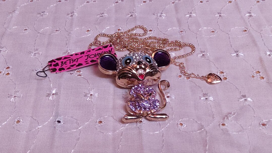 BETSEY JOHNSON Bedazzled "mouse" Pendant on a Goldtone Necklace. NEW ...