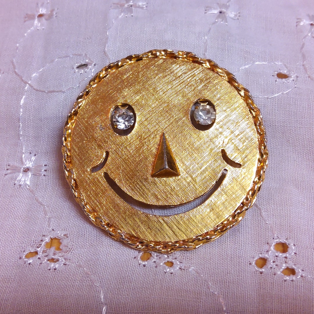 Vintage Goldtone Smiley Face Circular Brooch With Cutout Movable ...