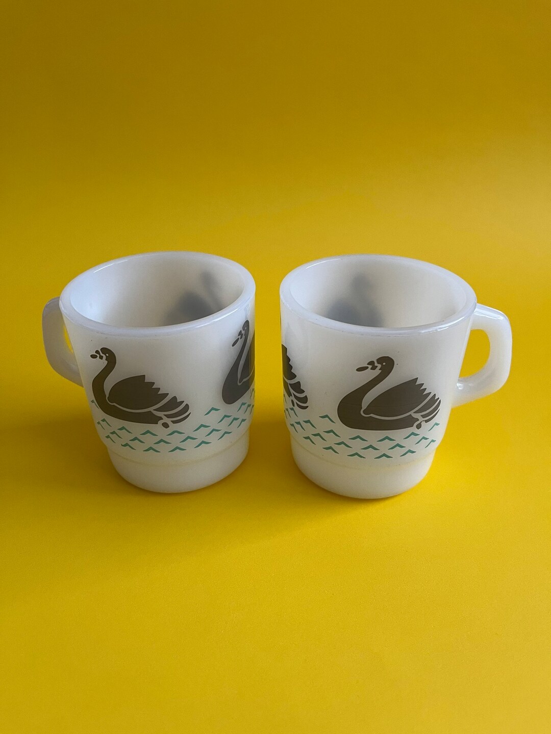 2 Vintage Termocrisa Milk Glass Mugs Made in Mexico With Swan Design ...