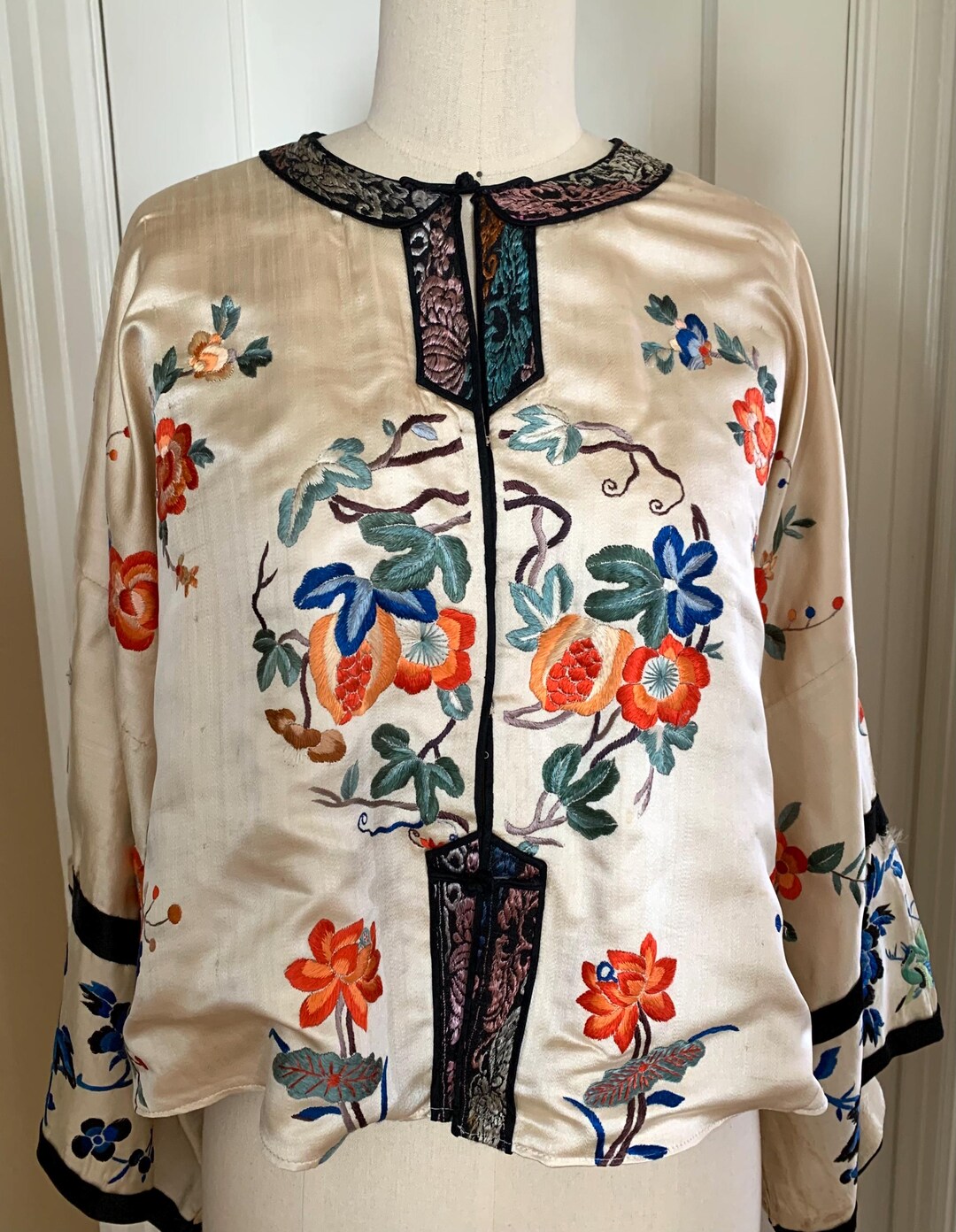 Beautiful Silk Embroidered Jacket Antique Vintage Chinese Embroidery - Etsy