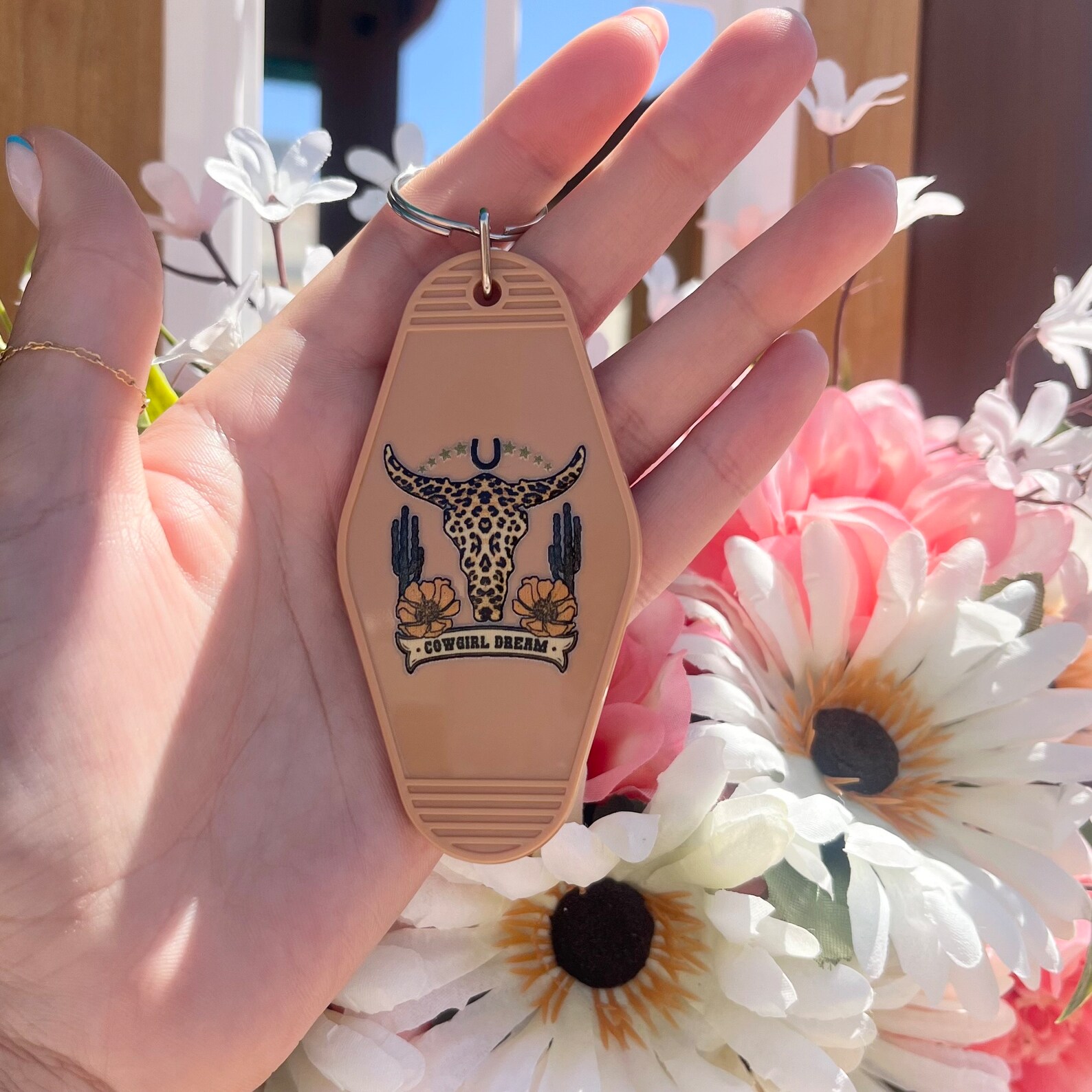 UV DTF Motel Keychains, Country Keychains, Beige Color Motel Keychains ...