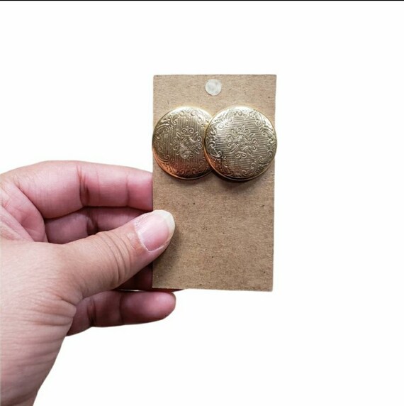 vintage gold toned post - Gem