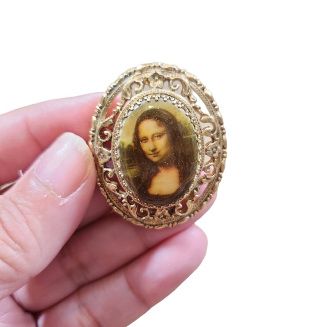 Vintage 1972 Gold Toned K/M Mona Lisa Cameo Oval Pin - Etsy