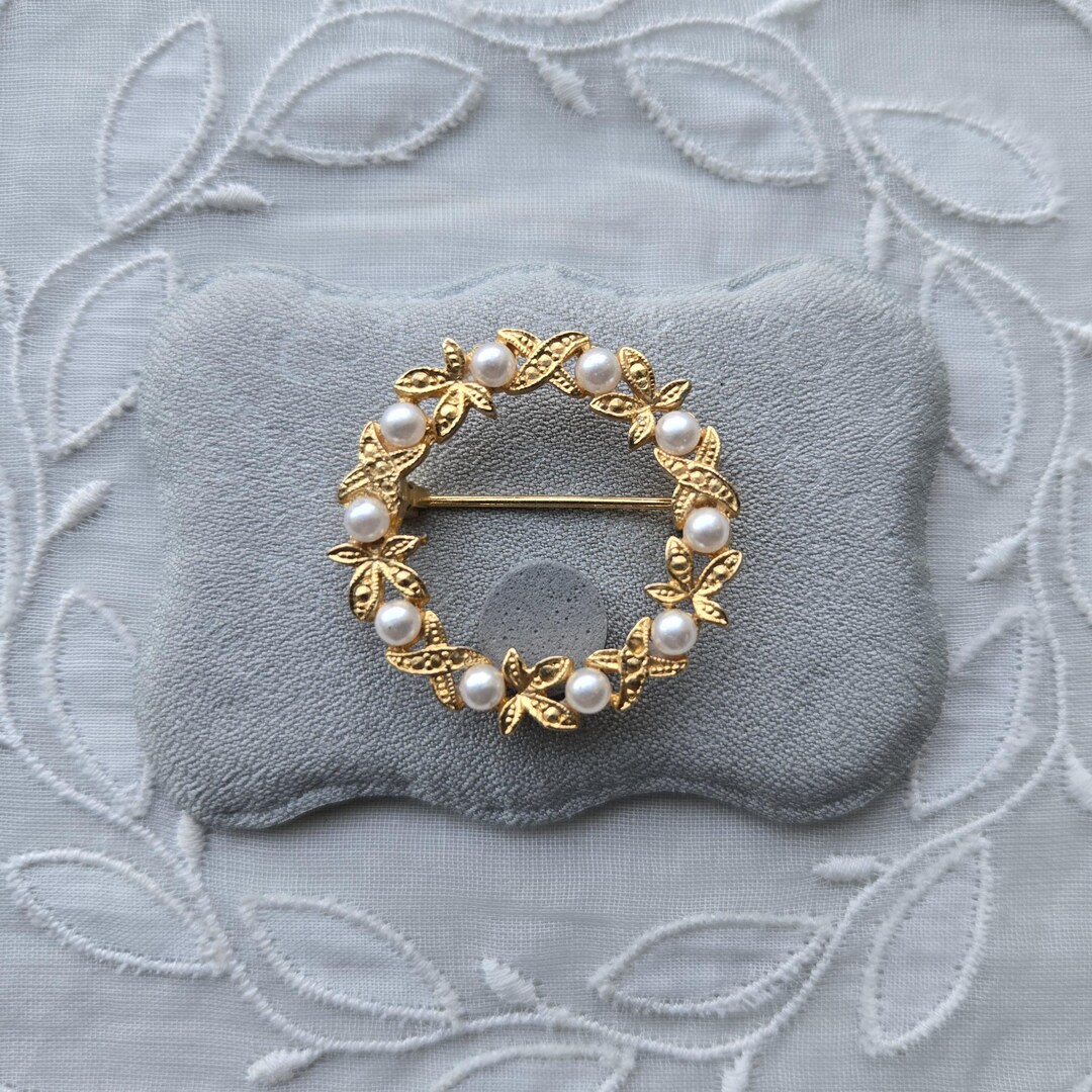 Brooch Small Pearl Wreath Brooch - Etsy