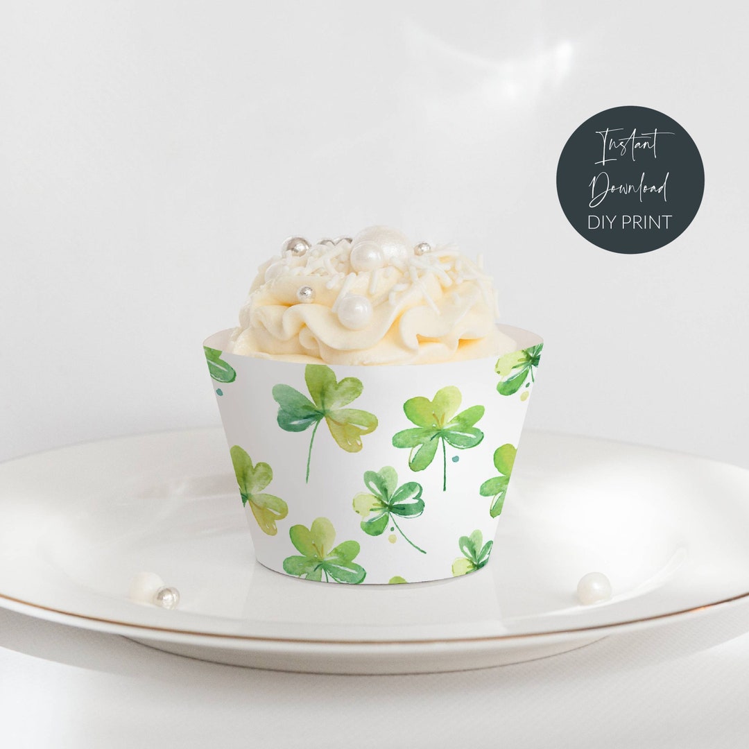 Printable St. Patrick's Day Cupcake Wrappers, Simple Shamrocks Cupcake ...