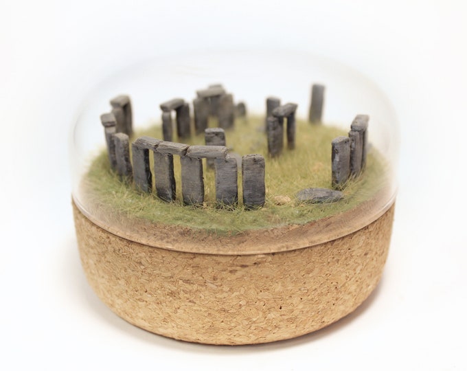 LED Glass Dome Outlander Inspired Diorama of Craigh Na Dun - Etsy