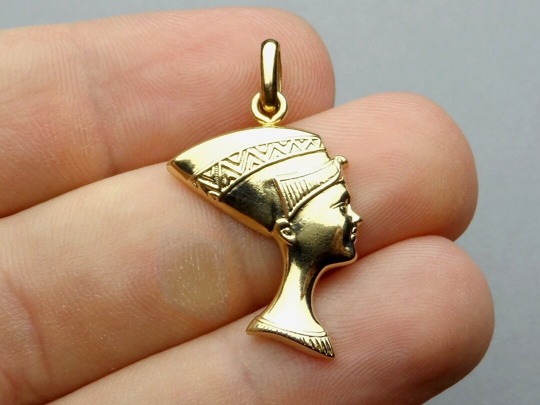 Nefertiti, Vintage Large Pendant. - Etsy