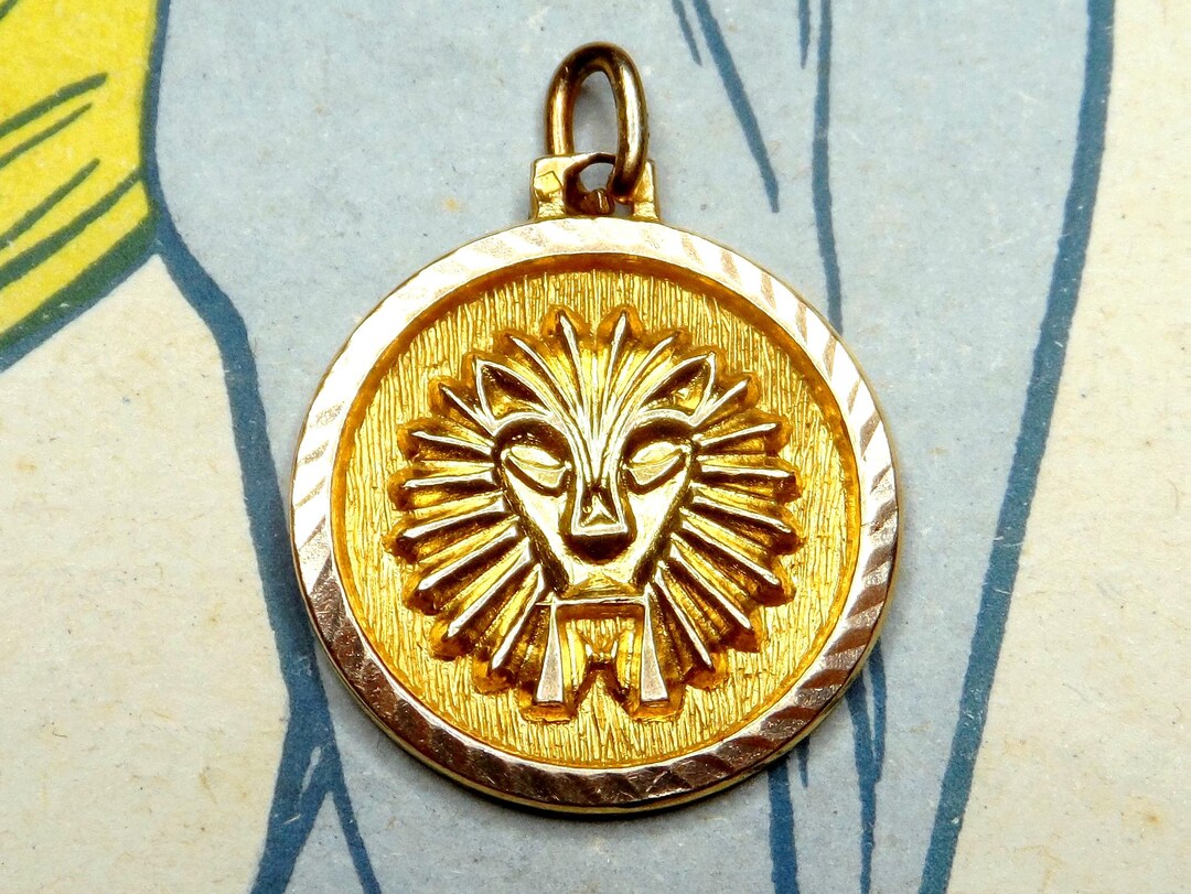 Leo, Zodiac. Vintage Gold Plating. Large Pendant. - Etsy
