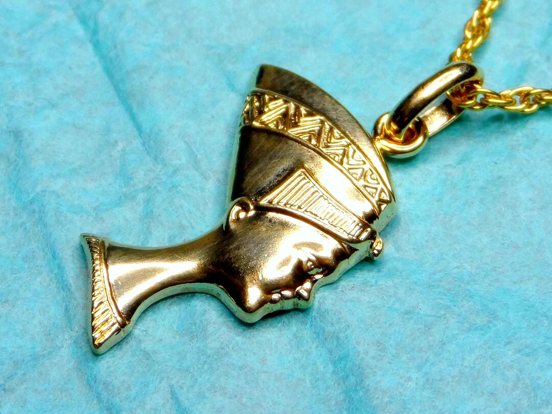 Nefertiti, Vintage Large Pendant. Medal and Necklace. - Etsy