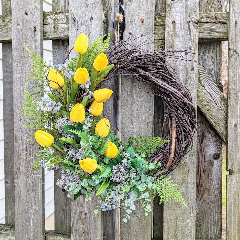 Tulip Wreath - Etsy