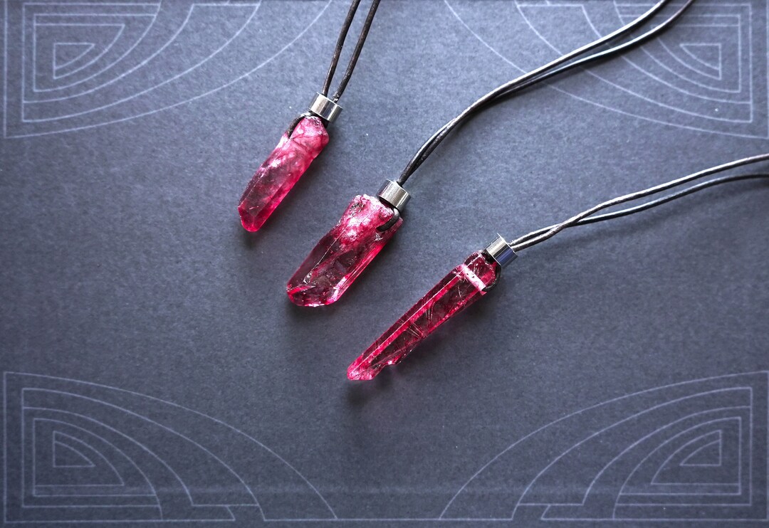 Bleeding Red Kyber Pendant / Vanquisher Color / Sith Cosplay / - Etsy