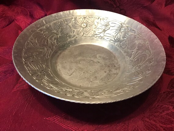 Vintage Hand Forged Aluminum Serving Bowl With Intaglio Design - Etsy