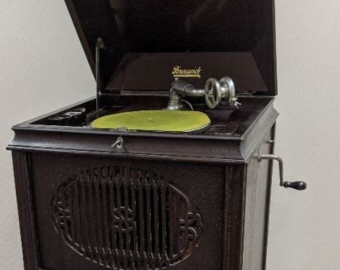Antique Brunswick Victrola With Records. LOCAL PICKUP ONLY. Includes ...