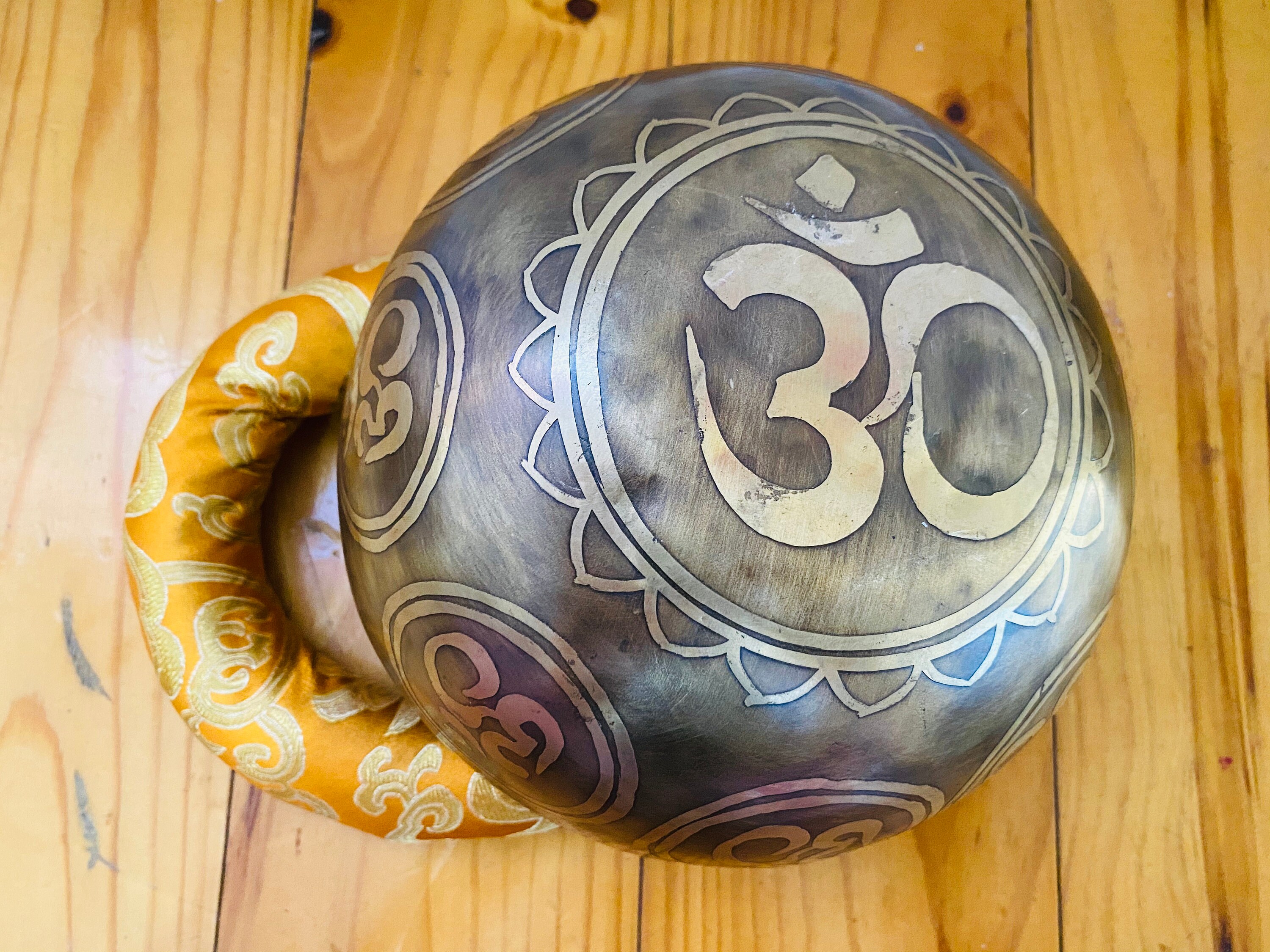 6.5 Inches Diameter Om Engraved Himalayan Blessed Singing Bowl for ...