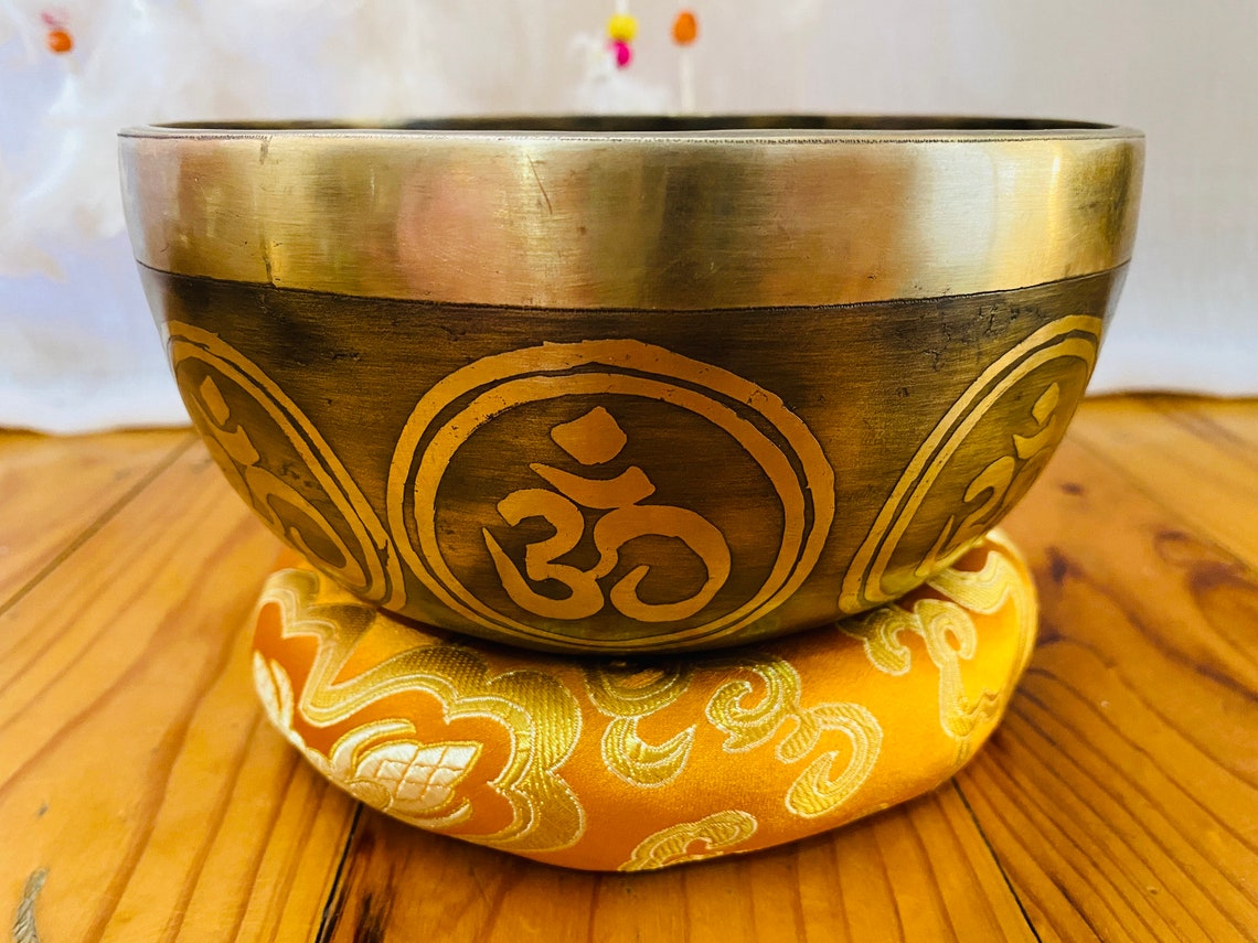 6.5 Inches Diameter Om Engraved Himalayan Blessed Singing Bowl for ...