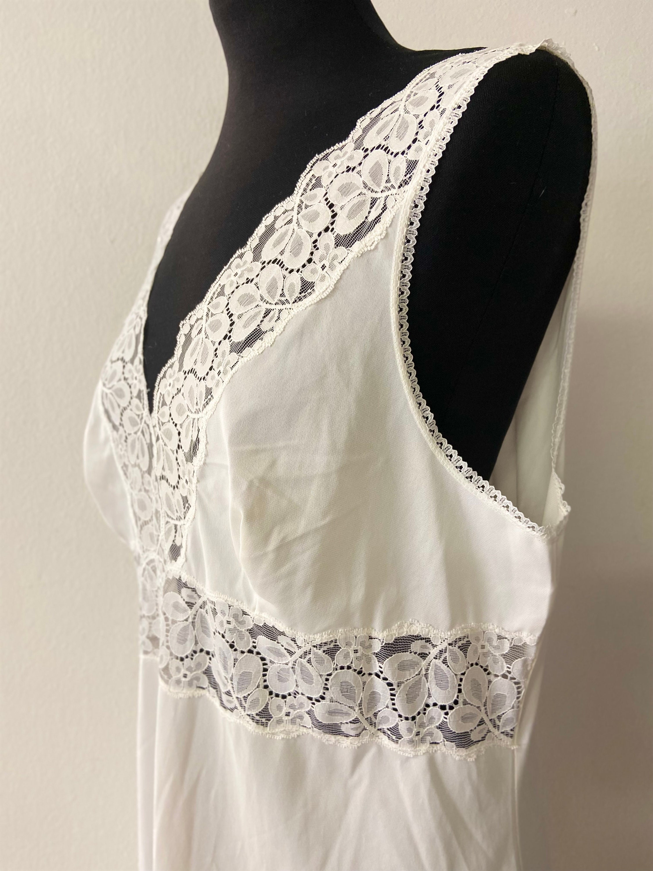 Classic Women's Vintage Slip White Full Slip With Lace Trim Feminine ...