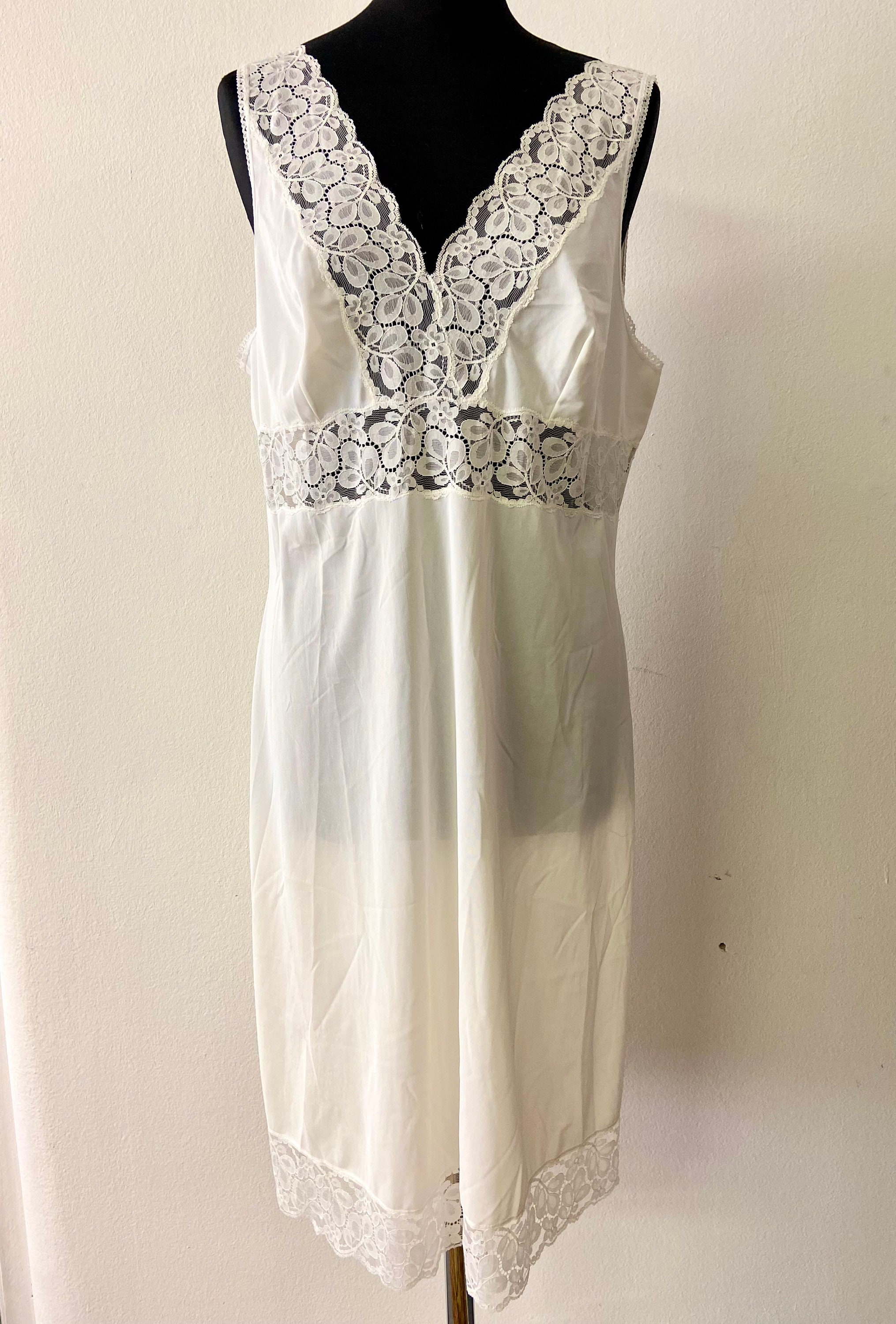 Classic Women's Vintage Slip White Full Slip With Lace Trim Feminine ...
