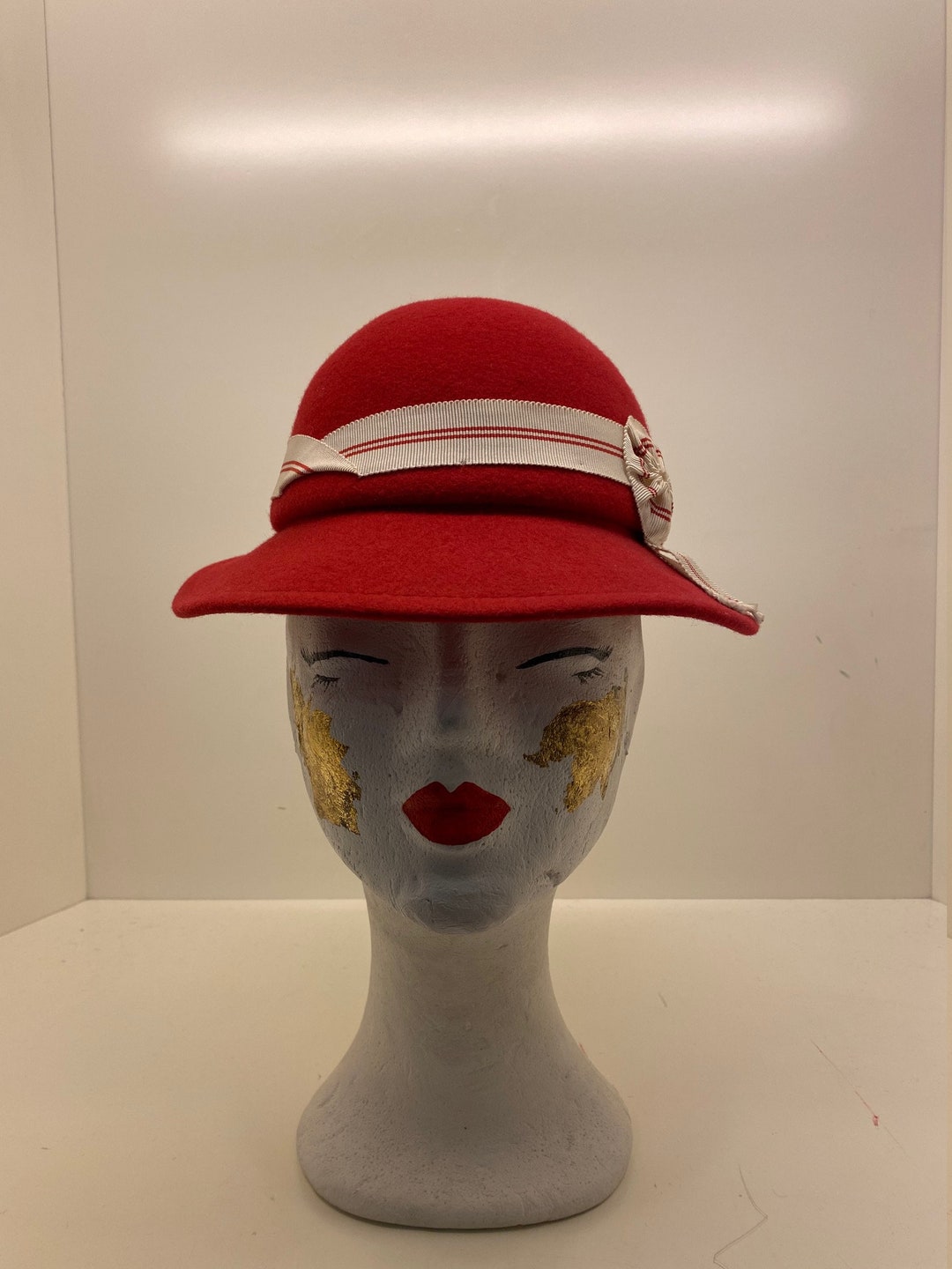 Ladies Stylish 70s Vintage Hat in a Vibrant Red Classic Felted Wool Hat ...