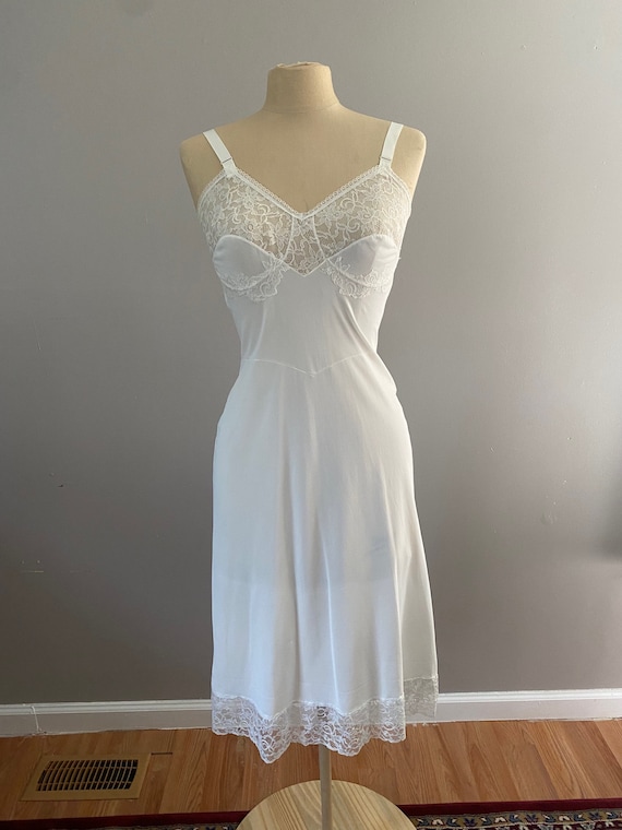 vintage 1960s white slip - Gem