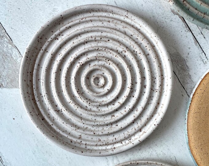 Handmade Ceramic Soap Dish With Ridges for Draining, Round Soap Dish ...