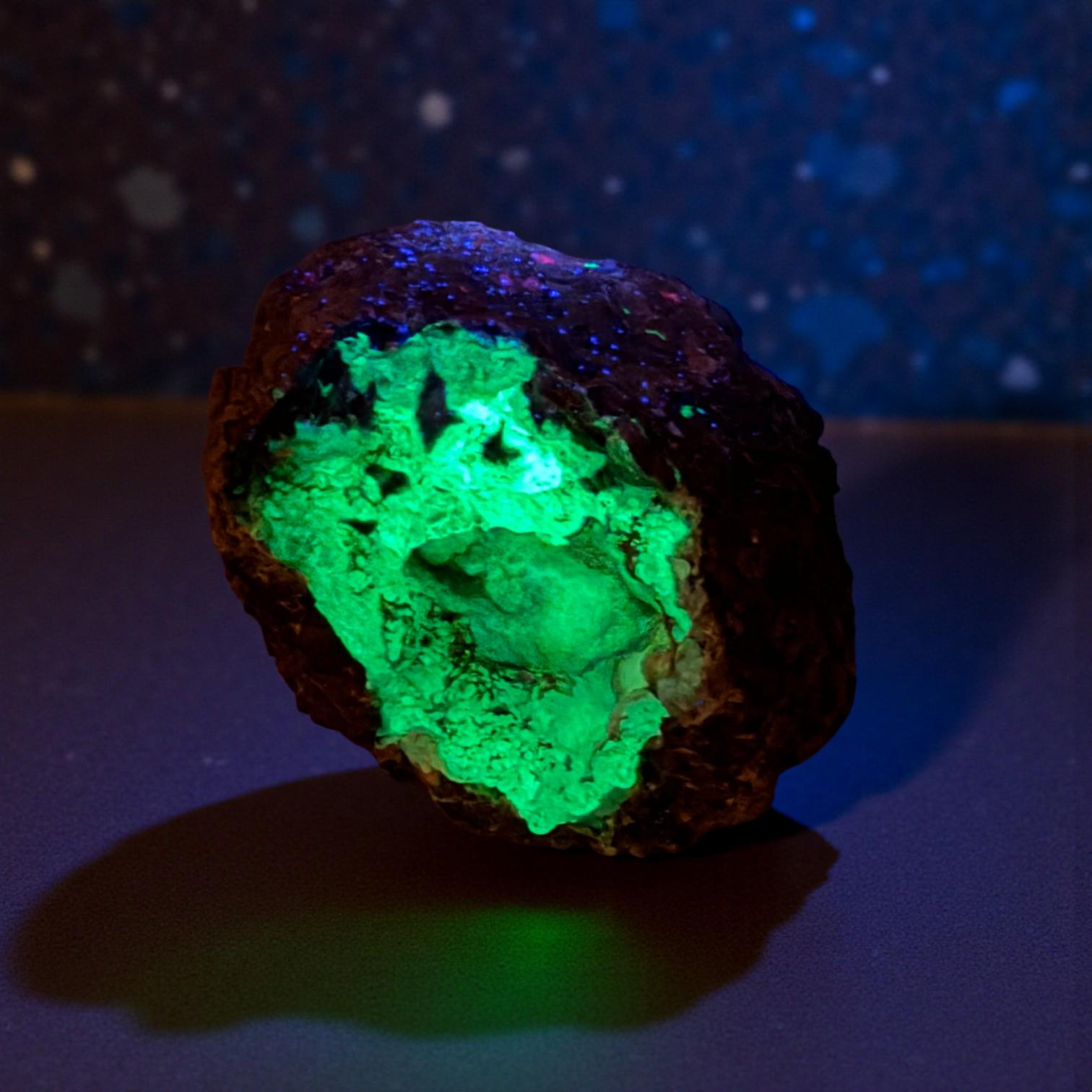 Hyalite Opal Geode UV Reactive - Etsy