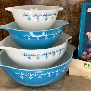 Vintage Pyrex Snowflake Blue Garland Cinderella Bowl Set - New in ...