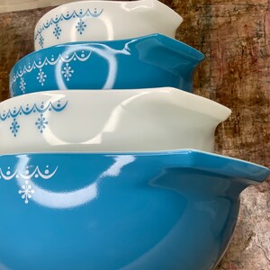 Vintage Pyrex Snowflake Blue Garland Cinderella Bowl Set - New in ...