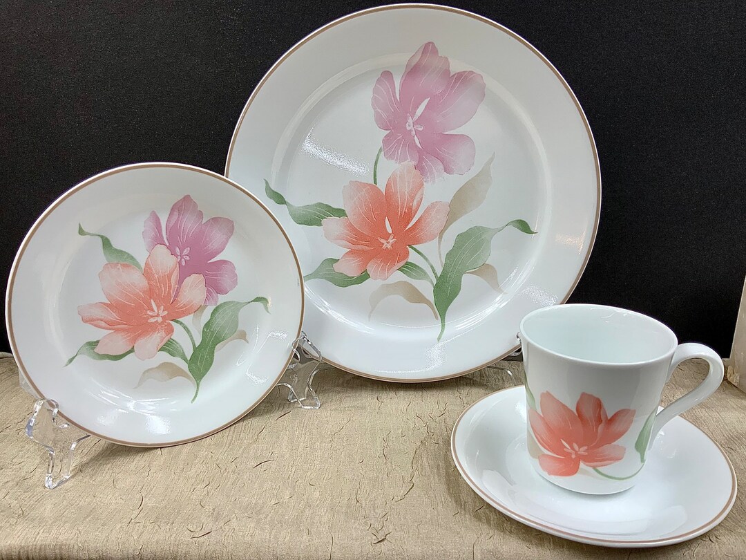 Vintage Corelle Peony Dinnerware, 16 Piece Set, Pink and Lavender ...