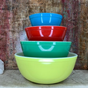 Vintage Pyrex Primary Color Mixing Bowls, Set of 4, Yellow, Green, Red ...