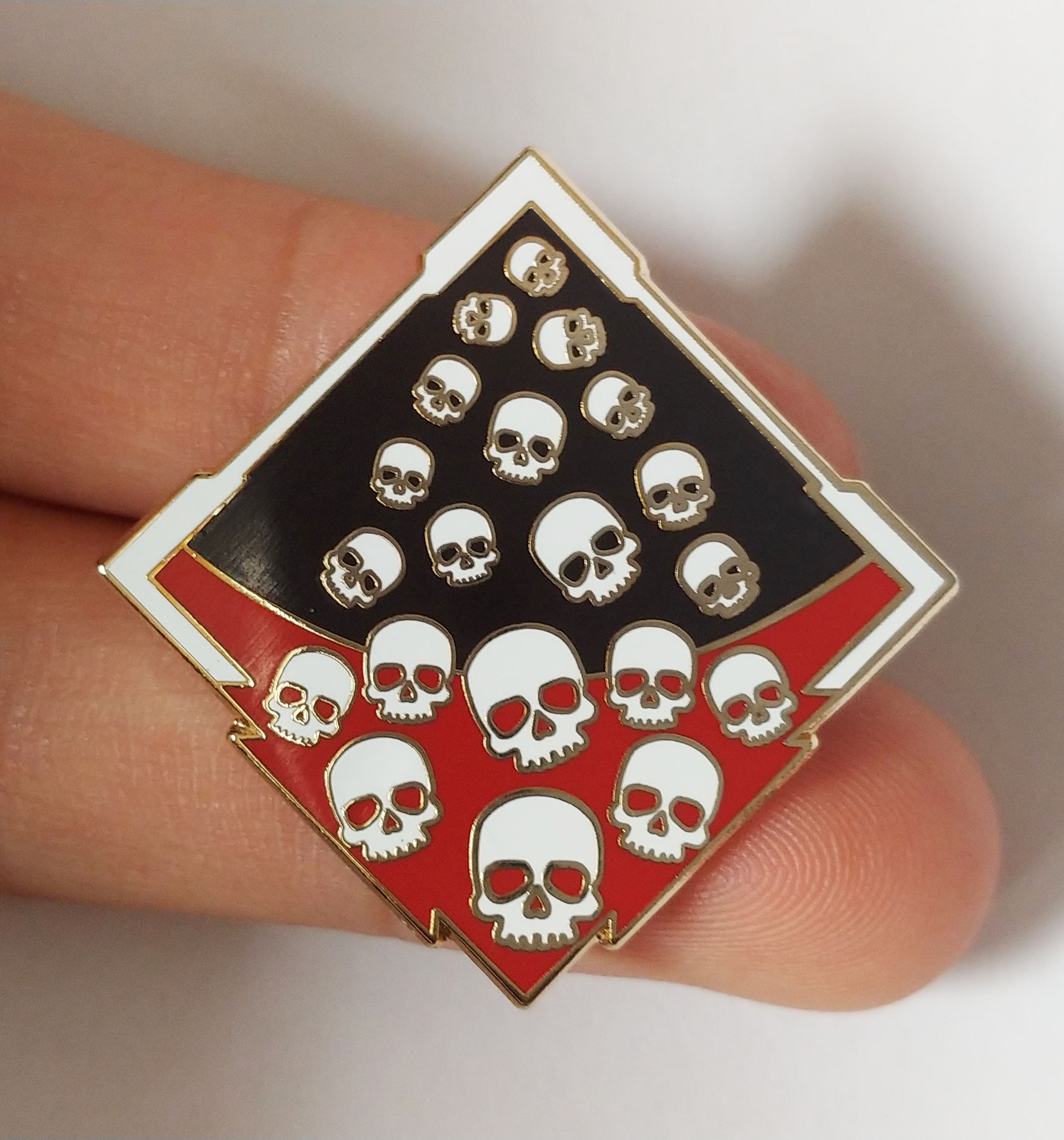 Apex Legends Enamel Pin 4K Damage Badge & 20 Kill Badge video | Etsy