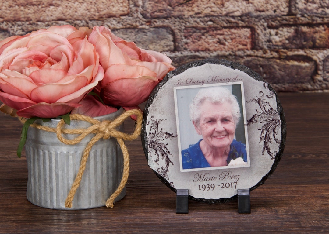 Picture Slate in Loving Memory of / En Memoria De... 6' Diameter ...