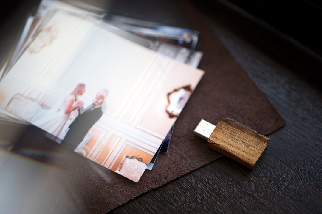Walnut Wood Bark USB Flash Drive: Live Edge Memory Stick - Etsy