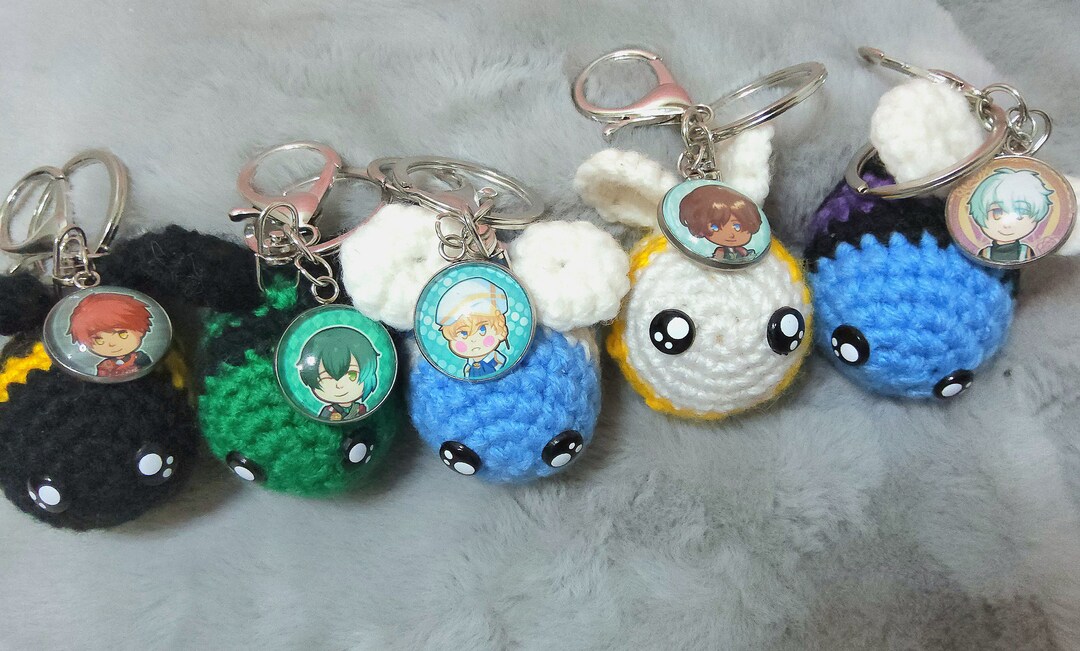 Chibi Side Characters Bee Keychain, Obey Me Shall We Date Pendant ...