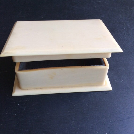 Art Deco lined celluloid jewelry box/ trinket box - Gem