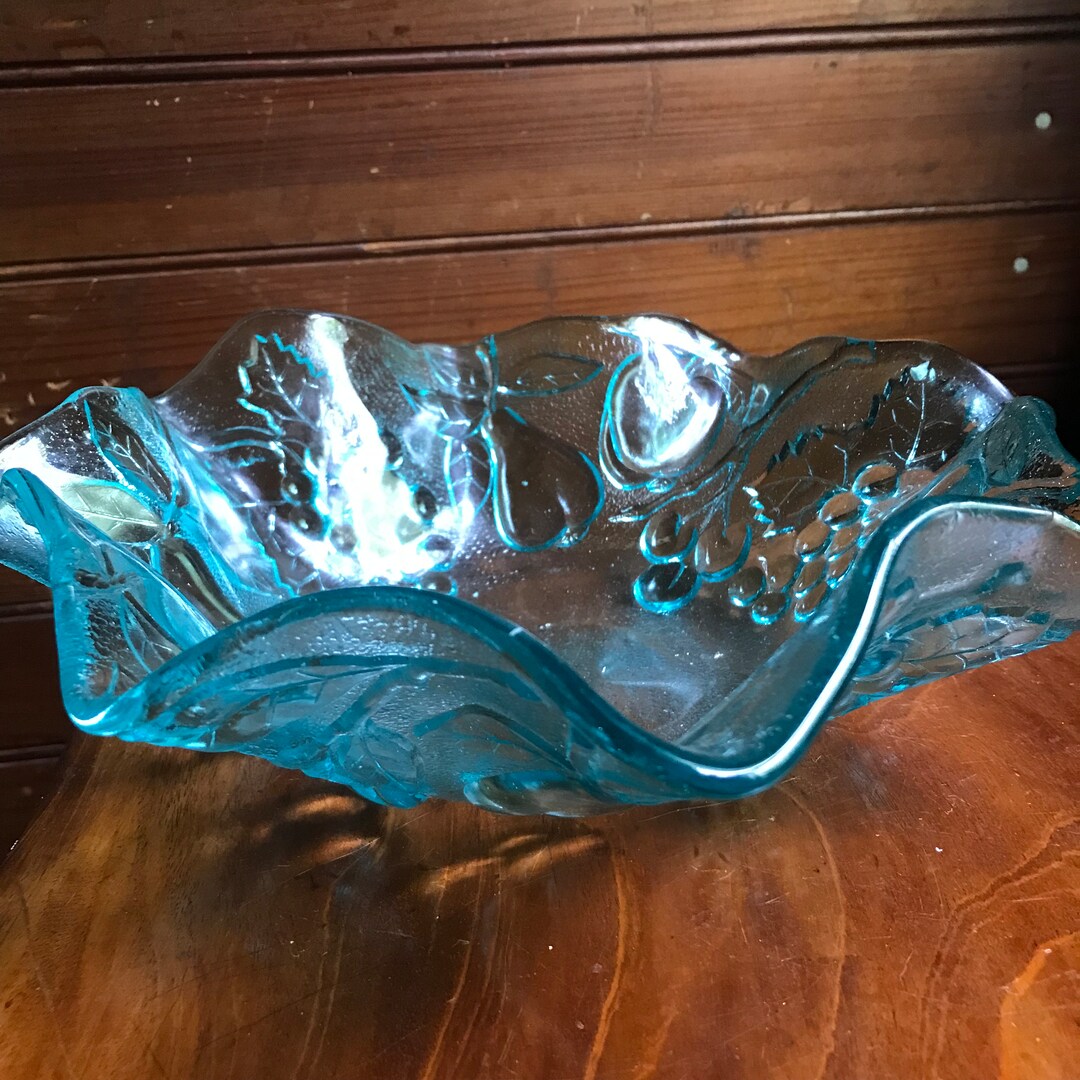 Blue Glass Bowl Vintage Fruit Bowl Petal Edge Footed Bowl - Etsy