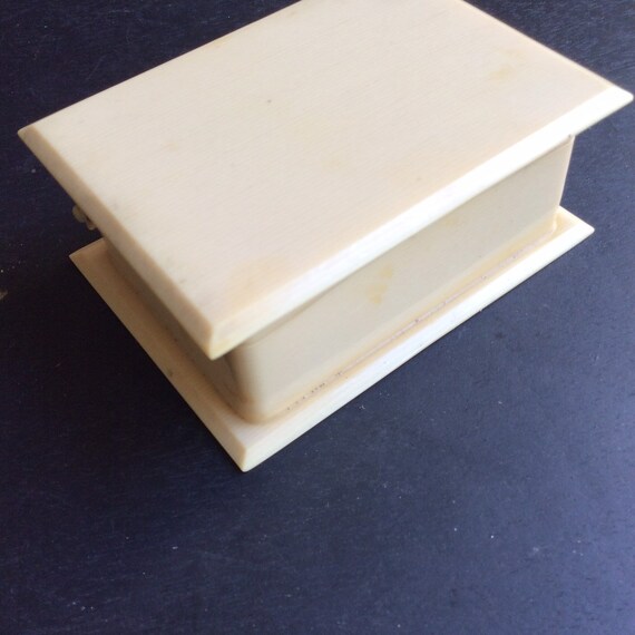 Art Deco lined celluloid jewelry box/ trinket box - Gem