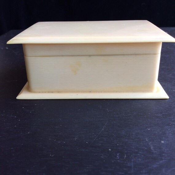 Art Deco lined celluloid jewelry box/ trinket box - Gem