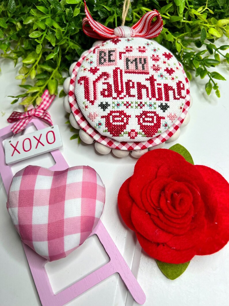 Be My Valentine-roundabouts - Etsy