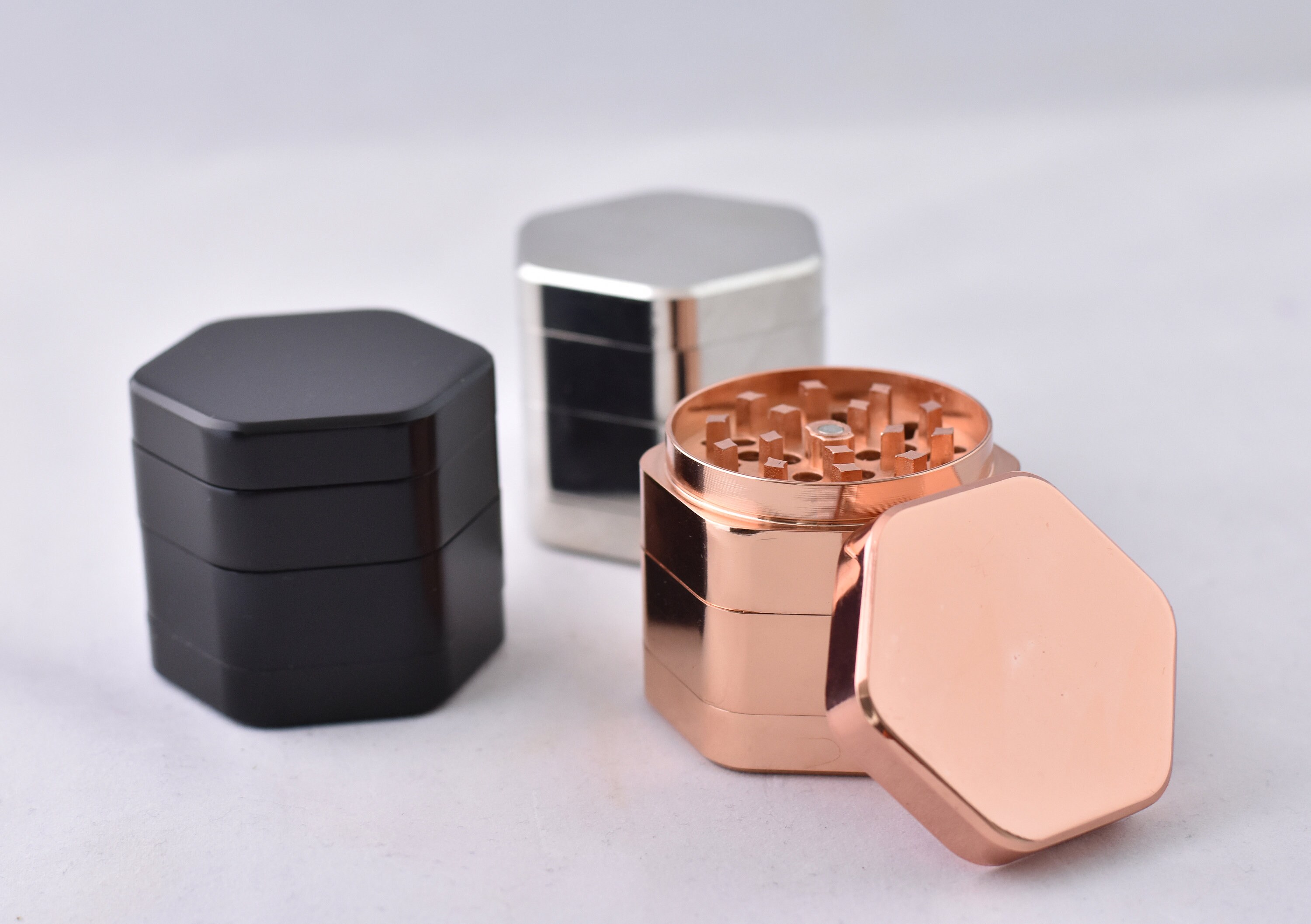 Black Grinder With Magnetic Closure and Kief Catcher - Etsy