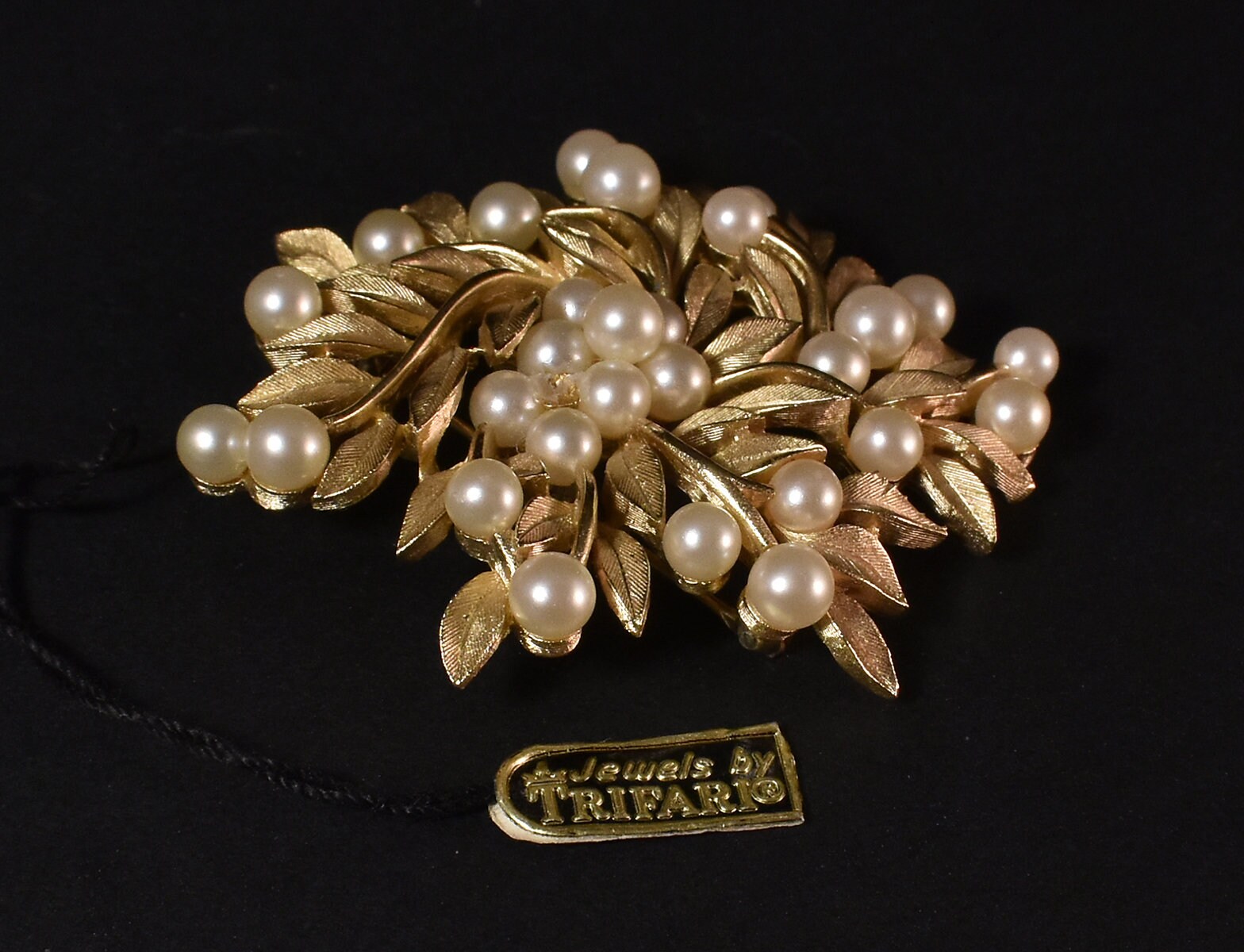 Vintage Trifari Gold-tone and Faux Pearl Brooch - Etsy