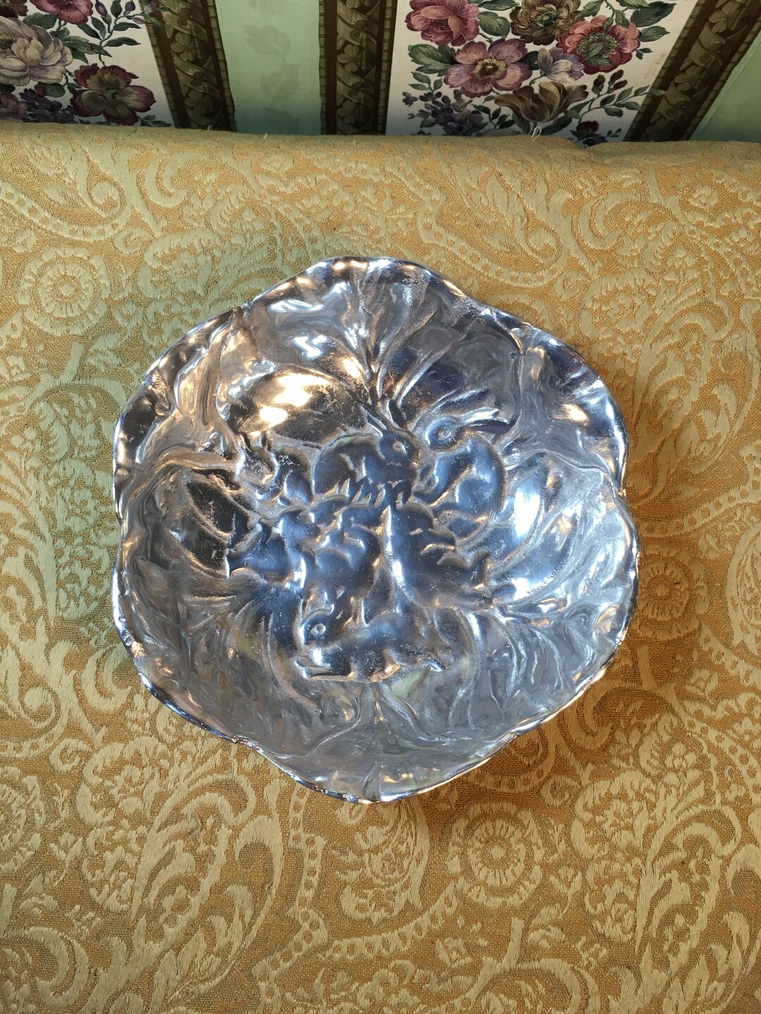Cast Aluminum Cabbage Bowl With Bunny Rabbits 7.5” Diameter - Etsy