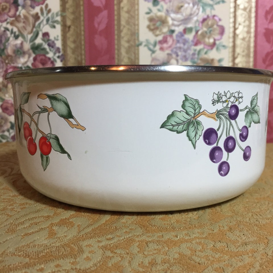 Vintage enamel fruit bowl with metal rim tabletops sold by MichaeJokhi ...