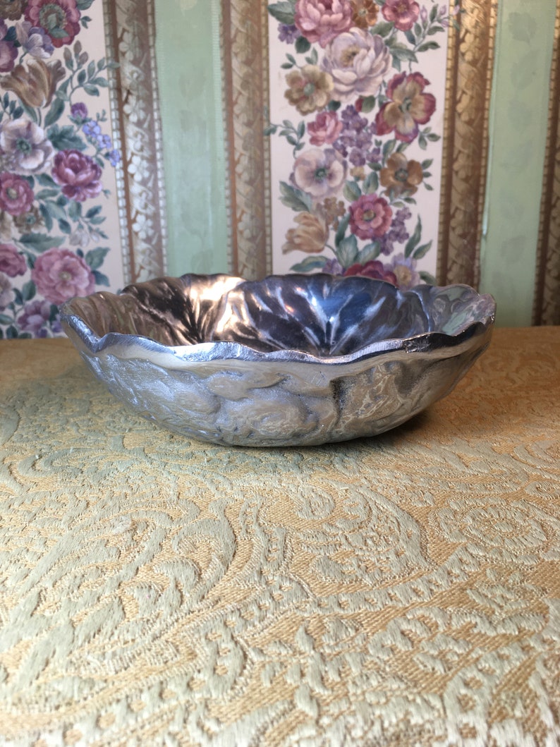Cast Aluminum Cabbage Bowl With Bunny Rabbits 7.5 Diameter - Etsy