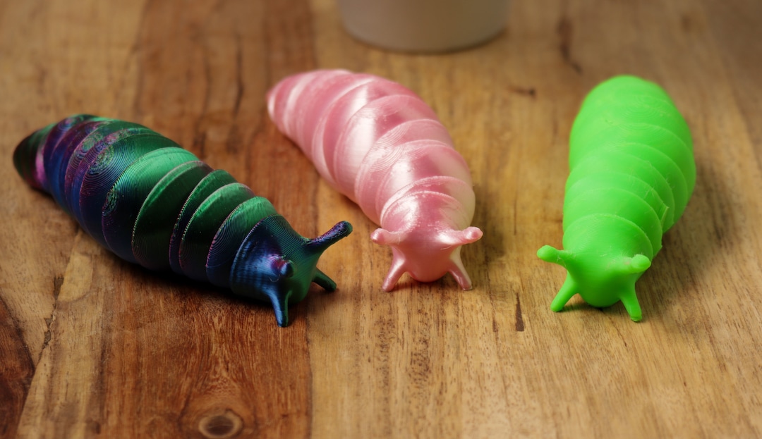 Cute 3D Printed Articulated Slug | 3D Printed Sensory Fidget Flexi Desk ...