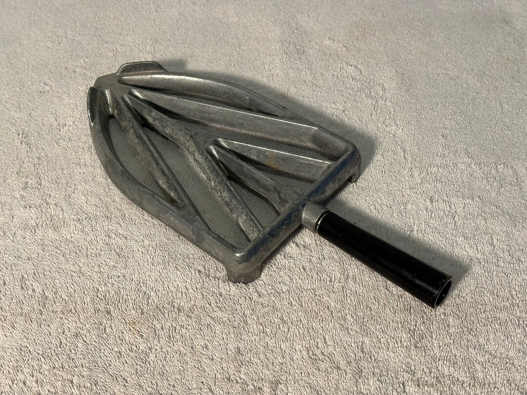 Vintage Iron Handled Aluminum Trivet Home and Kitchen Decor - Etsy