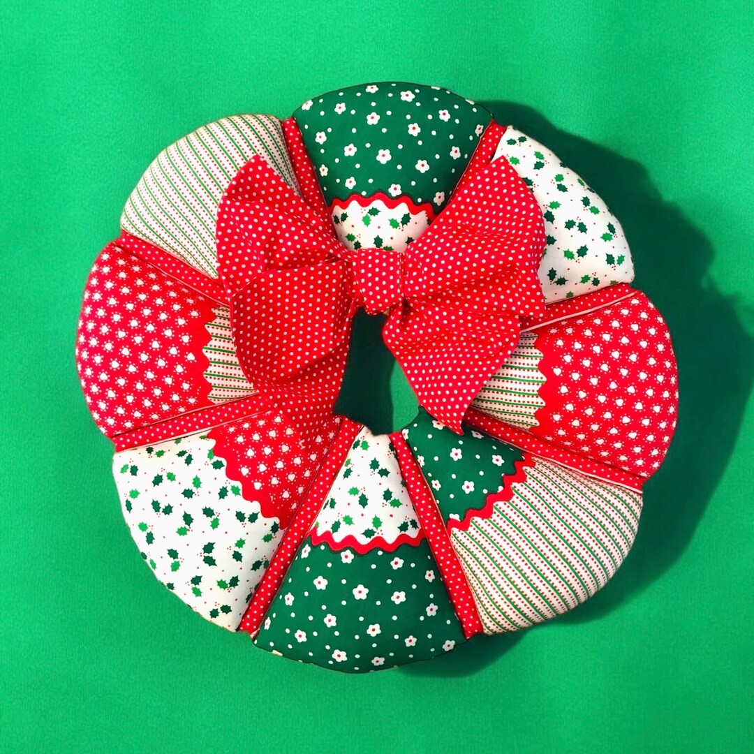 Vintage Patchwork Quilted Look 18 Stuffed Christmas Wreath Bow Red ...