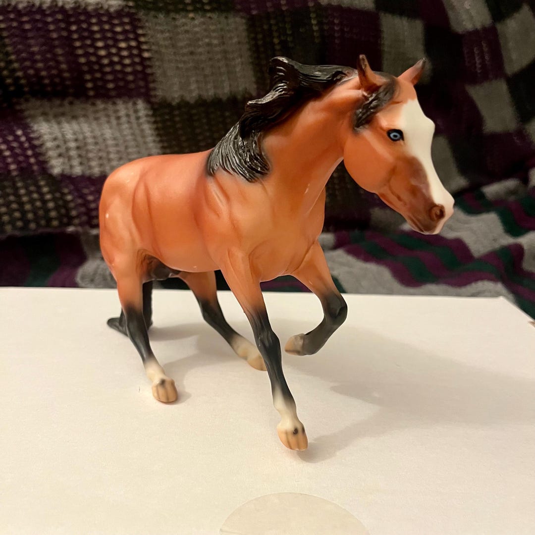 Breyer Horse 1203 DUN GOTTA GUN Western Performance Reining 2003-2004 ...