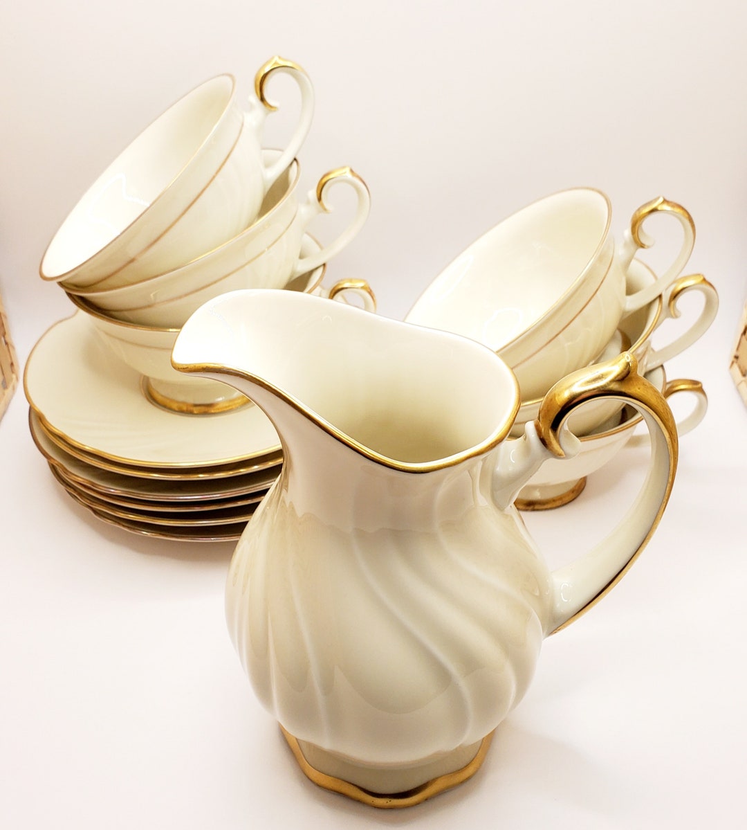 Thomas Ivory Thomas Bavarian Swirl and Gold Trim 6 Cups and 6 Saucers ...