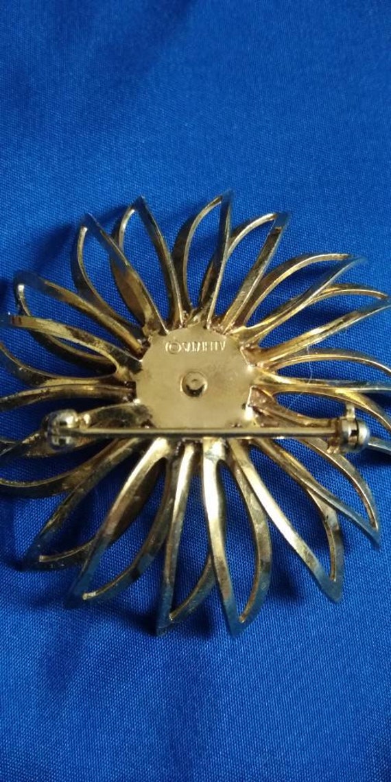 Sarah co brooch store